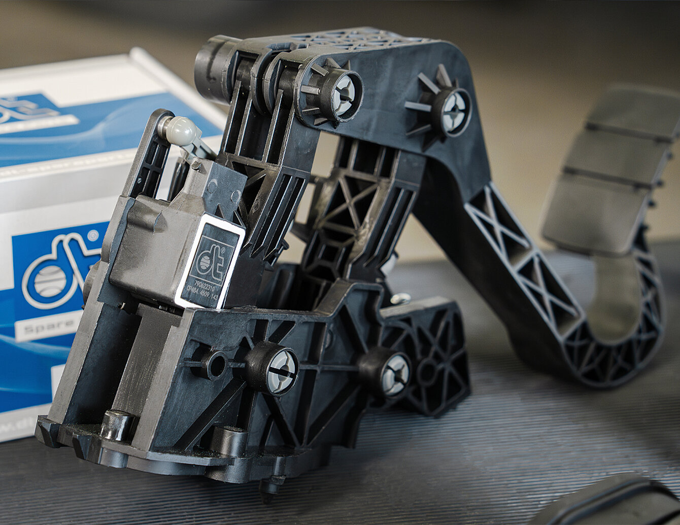 Electronic accelerator pedal